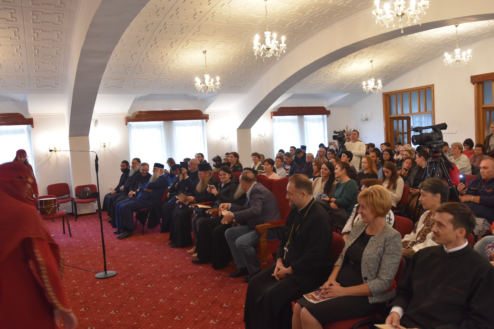 Corul de copii „IRMISA” din Ude, Georgia, localitatea natală a ...