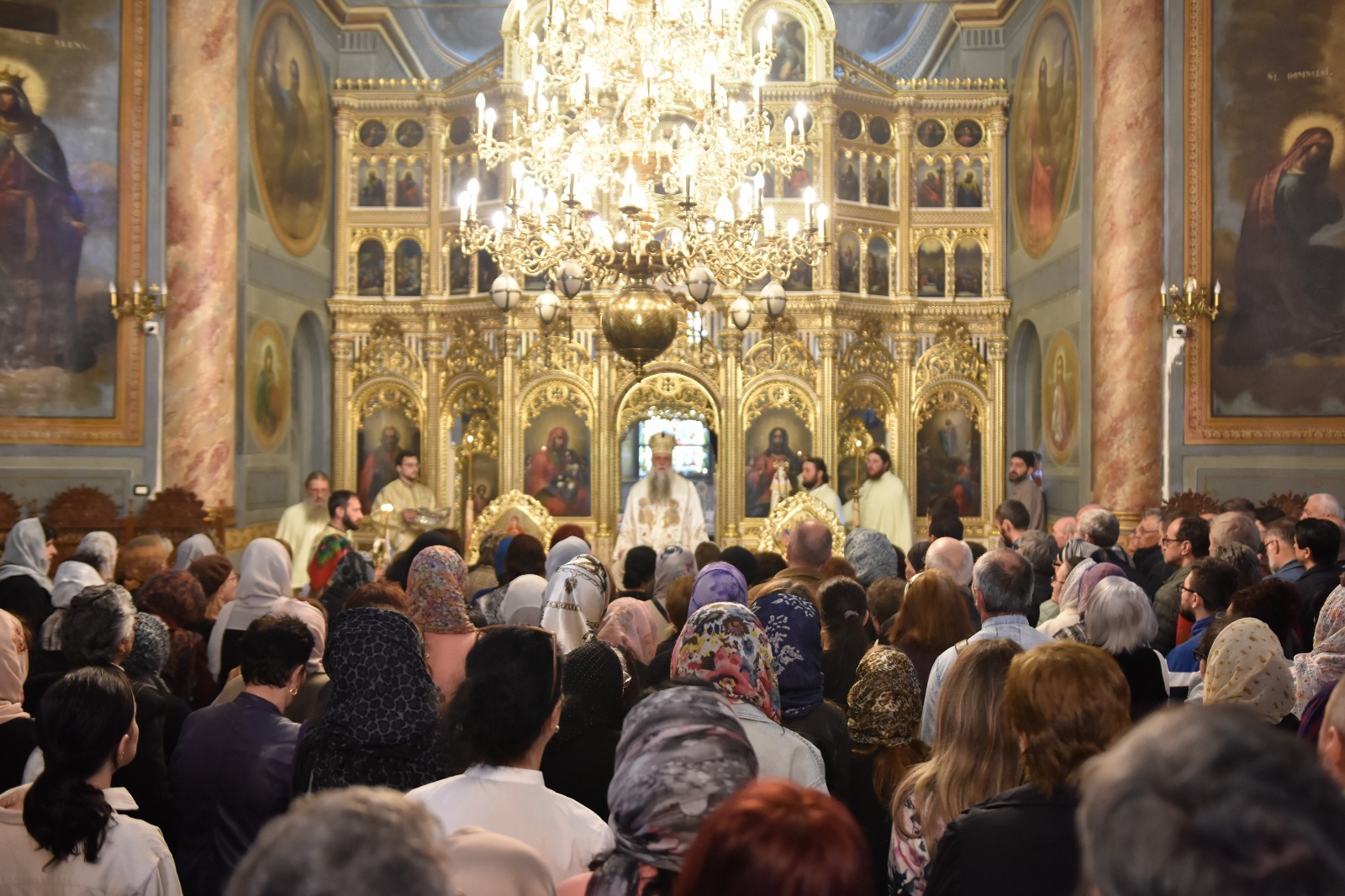 „Fiul lui Dumnezeu, Cel Care era purtat de heruvimi, S-a așezat pe ...