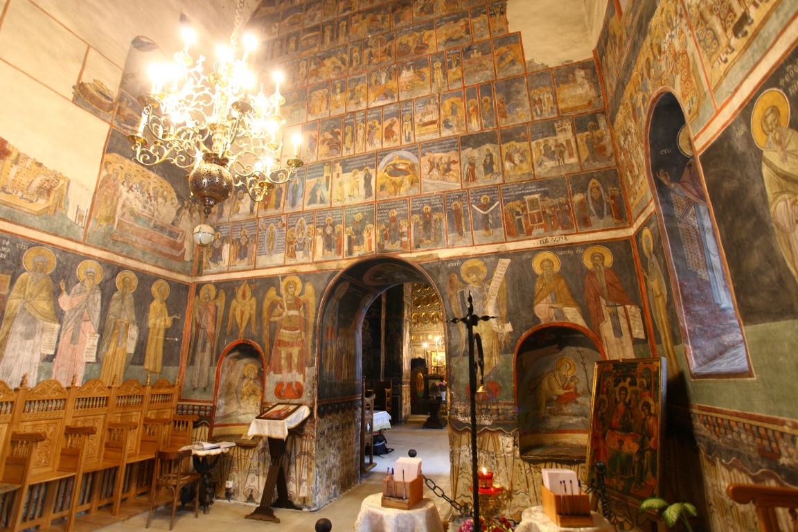 Pronaosul - „Sala-tezaur” a Mănăstirii Cozia | Arhiepiscopia Râmnicului