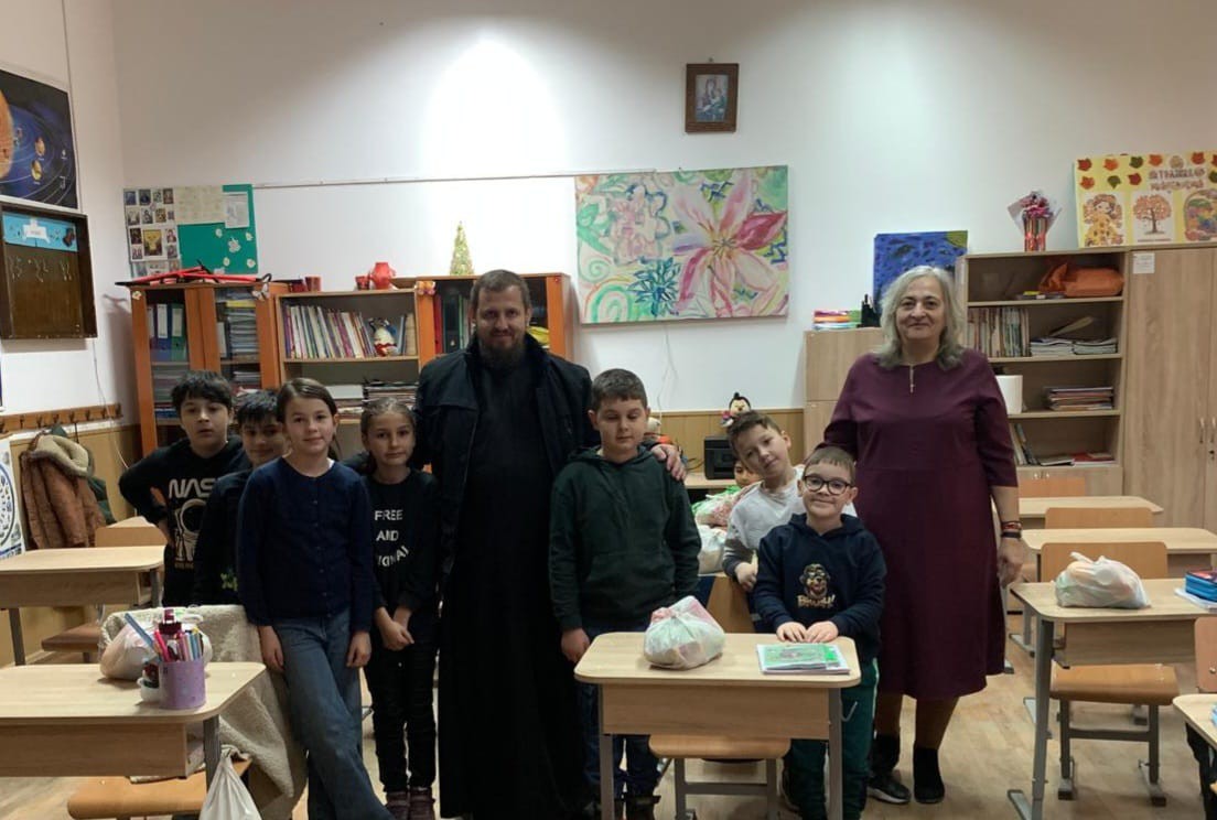 Daruri pentru elevi din partea Parohiei Boișoara | Arhiepiscopia Râmnicului