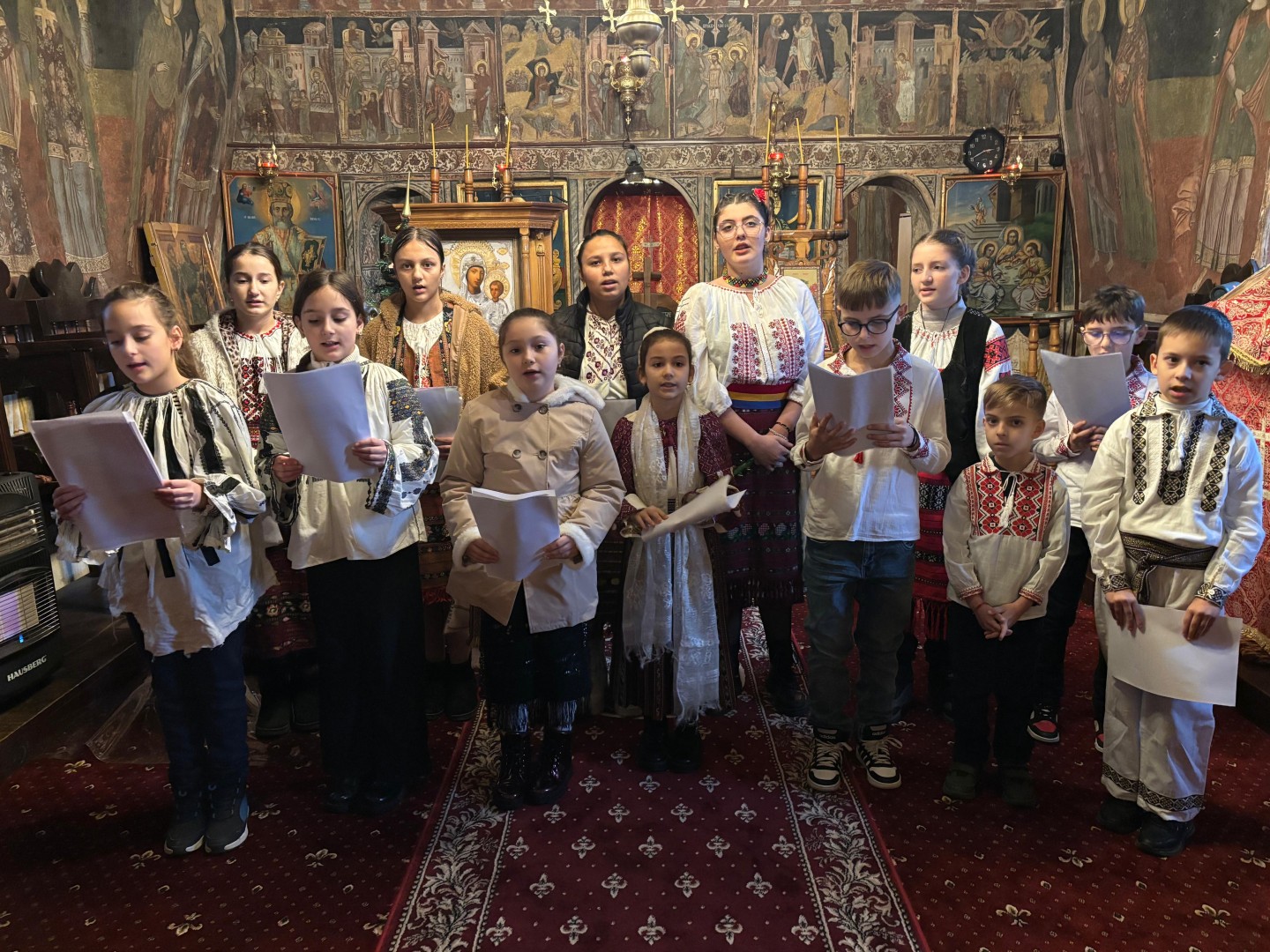 Colinde și daruri la Parohia Bodești II – o traditie a bucuriei și ...