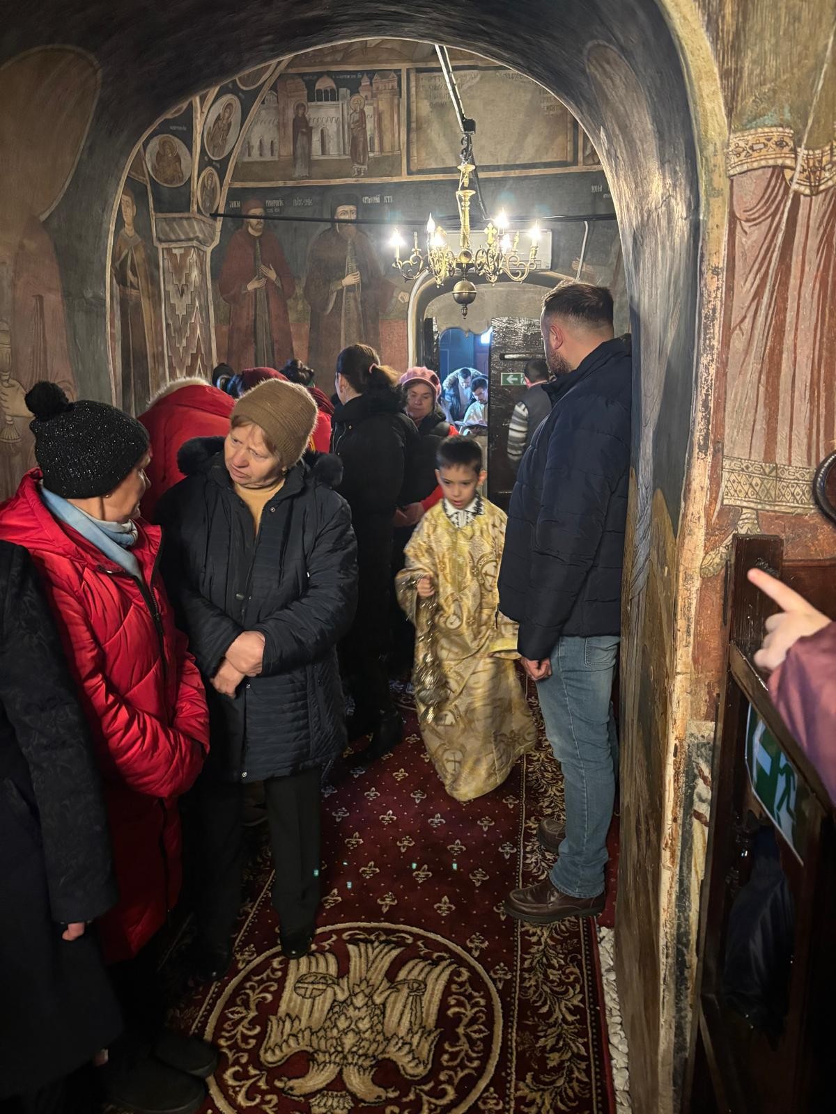 Colinde și daruri la Parohia Bodești II – o traditie a bucuriei și ...